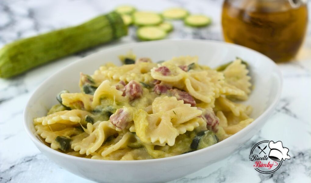 FARFALLE CON CREMA DI ZUCCHINE BIMBY FARFALLE CON CREMA DI ZUCCHINE BIMBY
